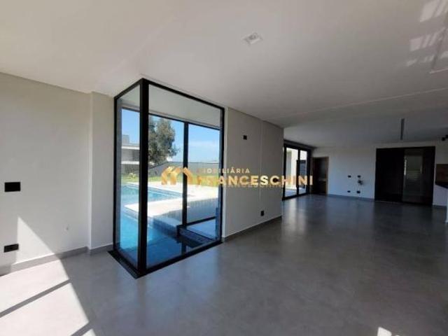 VENDA MAGNÍFICA CASA de ESQUINA SOBRADO com 640m2 CONDOMÍNIO FECHADO URBANOVA