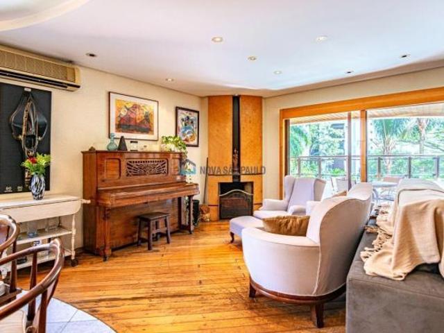 Venda. Moema Índios. Apartamento com 228m², 4 quartos. 3 suítes. 4 vagas