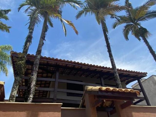 Venda ou Locação Casa em Camburyzinho a 400m da Praia