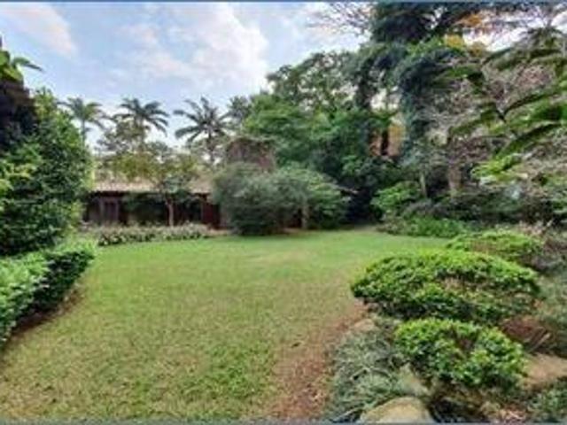 Venda ou Locação de casa na Cidade Jardins com 599 de área construída e 1.053m de terreno. Com 4 suí