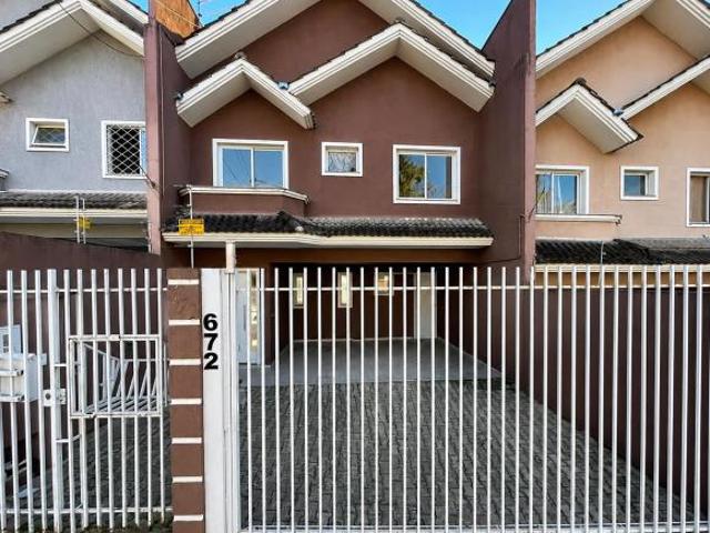 Venda ou Permuta. Sobrado triplex, com 4 quartos e 2 vaga, móveis planejados