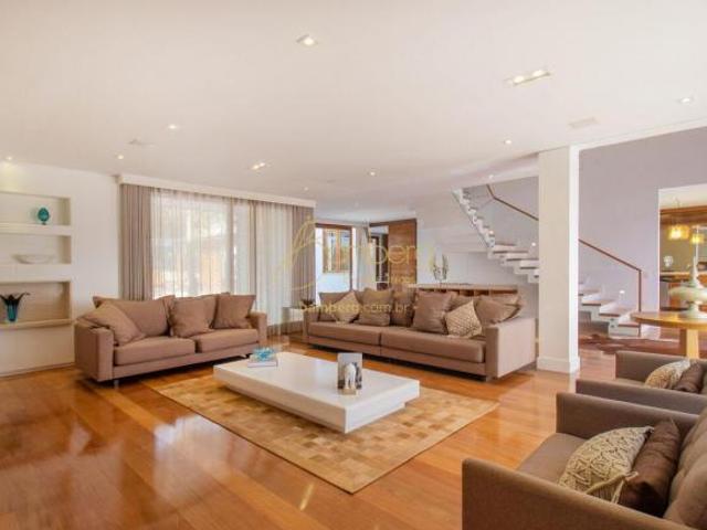 VENDA PORTEIRA FECHADA CASA com 1200m² terreno, 4 suítes, área gourmet, piscina, 8 vagas