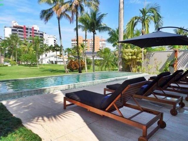 Casa de luxo à Locação anual condomínio na Riviera, Bertioga SP: 7 quartos