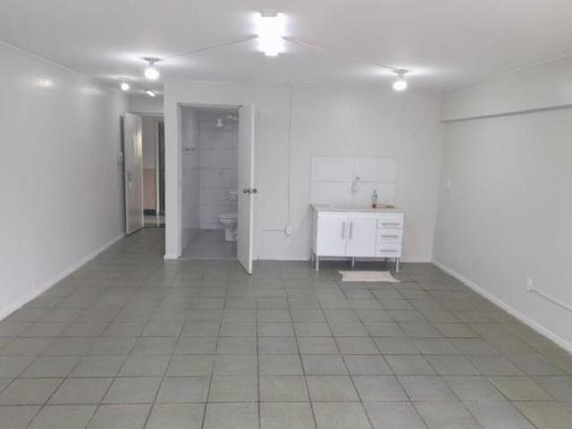 Venda sala comercial, CNJ 04, 1º ANDAR