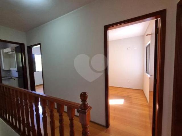 VENDA Sobrado com 3 dormitórios 1 suíte com banheira e closet  Área Gourmet com churrasqueira