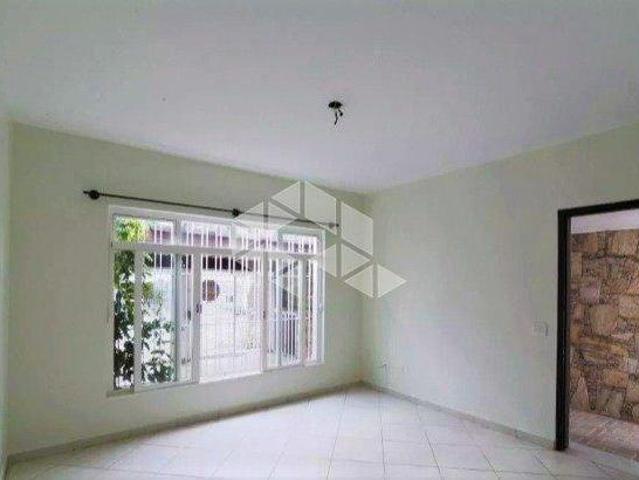 VENDA Sobrado de 150m² com 3 dormitórios e 2 vagas no Brooklin, próximo ao metrô