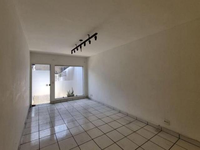 VENDA SOBRADO 180m2 04 QUARTOS, 01 SUITE 03 BANHEIROS E DUAS VAGAS DE GARAGENS FL38