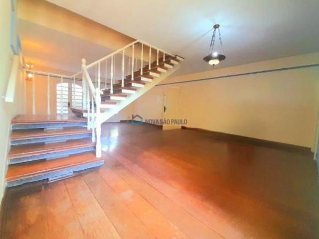 Venda. Sobrado 225m². 3 quartos. 2 vagas Campo Belo