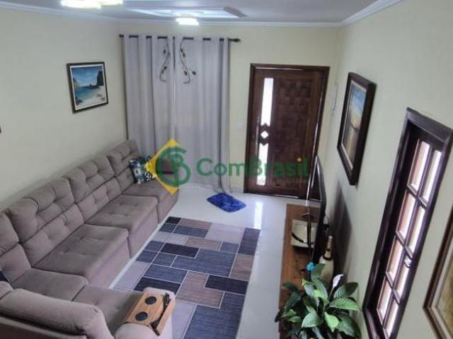 Venda sobrado 3 dorm, suíte, quintal com espaço para piscina na Vila Oliveira Mogi das Cruzes/SP