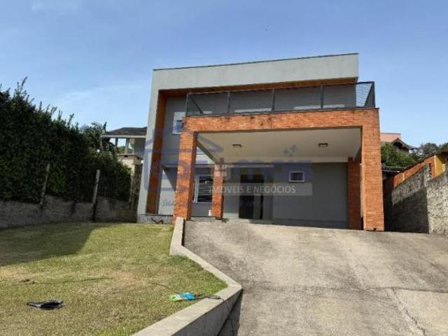 VENDA/LOCAÇÃO CASA DE 3 DORMITÓRIOS EM ZONA NOBRE