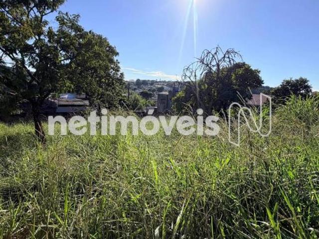 Vende 2 lotes no Residencial Visão, com 747,90 m²  e topografia semi plana
