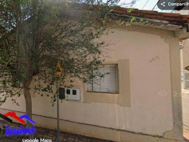 Vende terreno com 4 casas, Obs. Verificar aproveitamento das casas