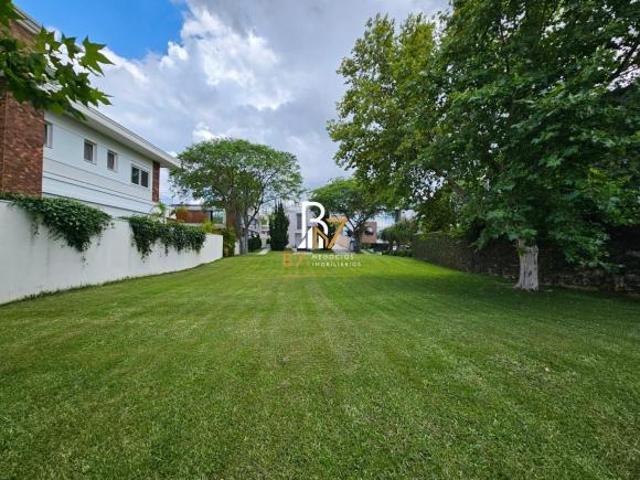 Vende Terreno em Alphaville Graciosa Residencial Parati 717m² R$ 2.350.000