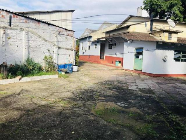 Vende terreno pronto para construir, esta é a sua chance! Localizado na Avenida Bento Gonçalves, Por