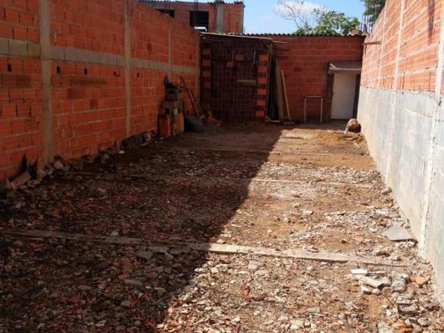 Vende um terreno, captado 06/03/2026