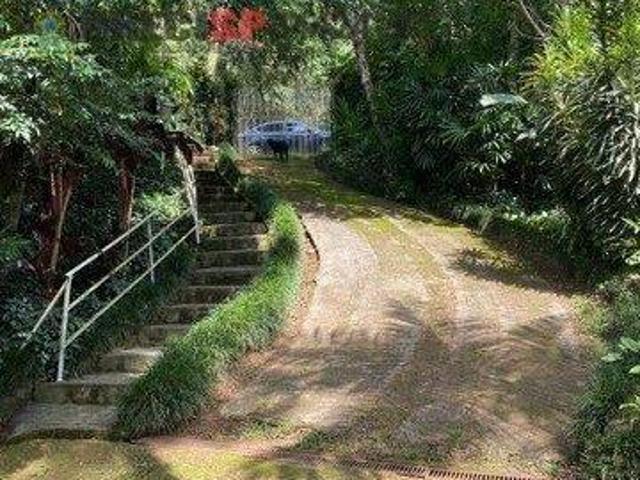 vende uma casa em condomínio fechado. captado 14/04/2620