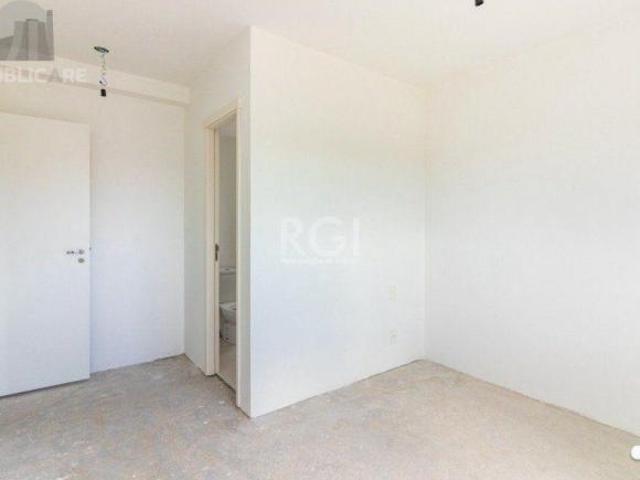 Vende apartamento, 03 dormitórios, living para dois ambientes, banheiro social