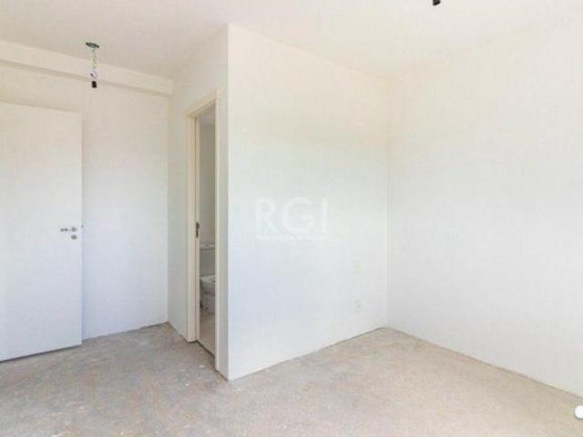 Vende apartamento, 03 dormitórios, living para dois ambientes, banheiro social, cozinha com churrasq