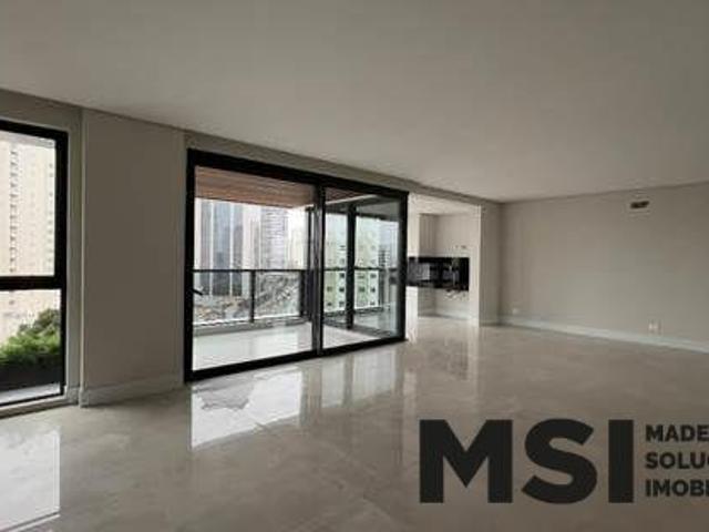 Vende apartamento com 3 dormitórios 236 m² Alto da Glória Curitiba/PR