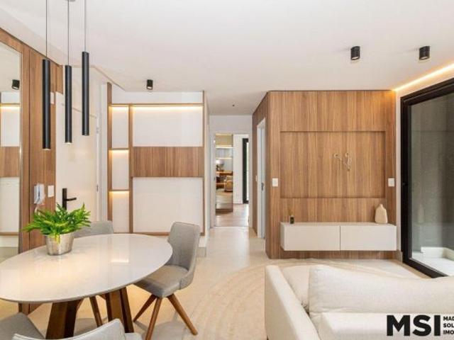 Vende Apartamento com 2 1 suite Água Verde Curitiba/PR