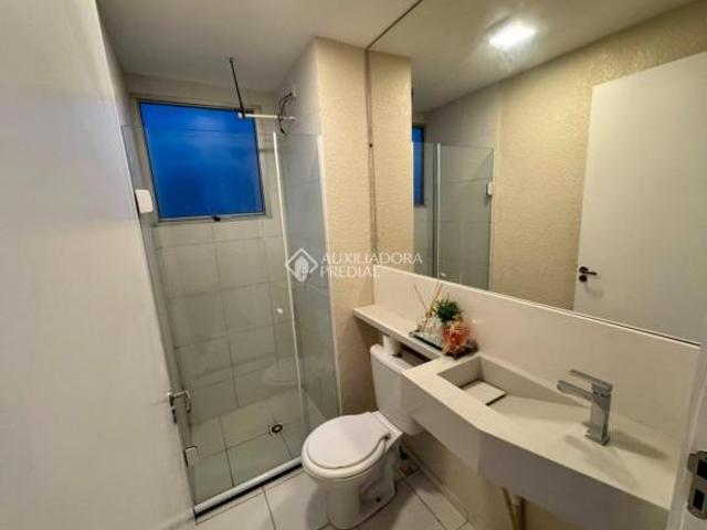 Vende apartamento de dois dormitórios no Condomínio Província do Porto