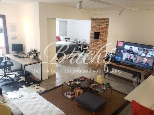 VENDE APARTAMENTO EM MOEMA 2 DORMITÓRIOS REFORMADO
