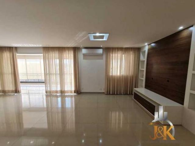 Vende apartamento em São Caetano do Sul com 172m2, 03 suítes, 05 vagas fixas e c