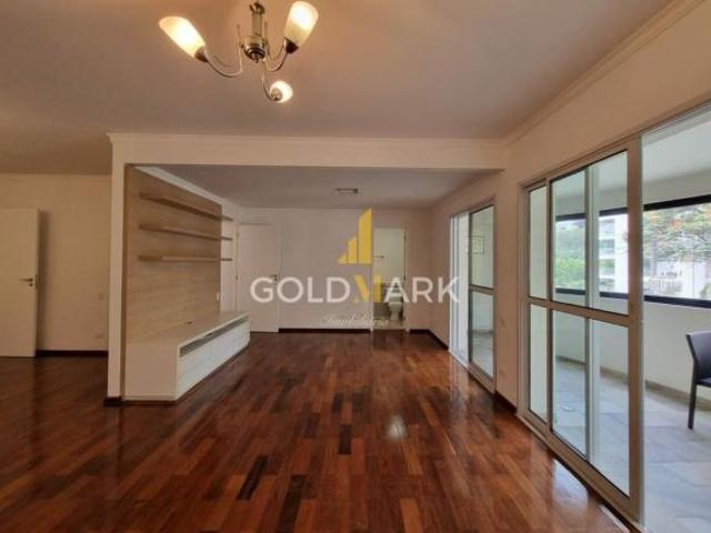 Vende apartamento Moema Pássaros 140m² área privativa 3 suítes 3 garagens