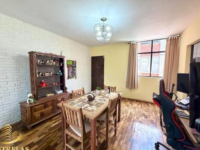 Vende apto, 2 quartos, 1 vaga, próximo a praça Espanha no Batel