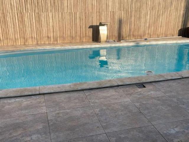 Vende área de lazer, Bom jardim Santa Bárbara d&apos oeste