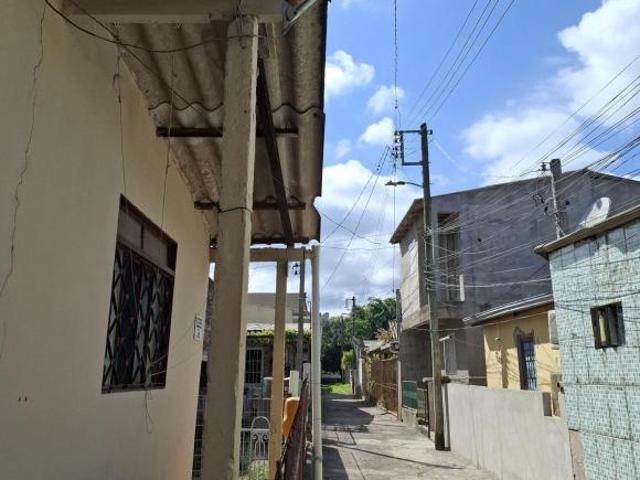 Vende Casa no Bairro Cavalhada em acesso a poucos metros da Avenida. Construídos