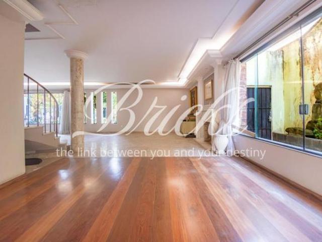 VENDE CASA NO JARDIM LUSITÃNIA