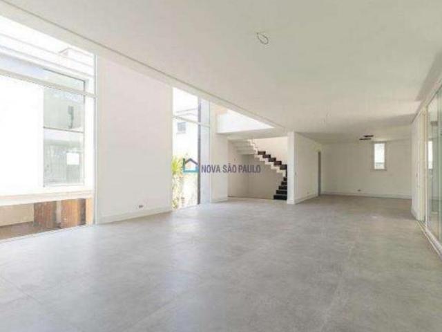 Vende Casa com 4 quartos em Condomínio Fechado Jardim Cordeiro