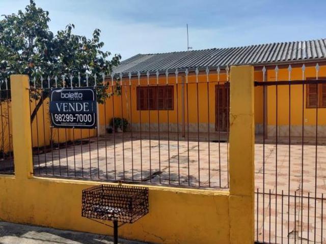 Vende casa com 84m², 2 dormitórios, terreno com 300m²