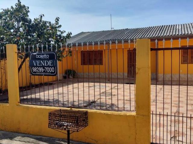 Vende casa com 84m², 2 dormitórios, terreno com 300m²