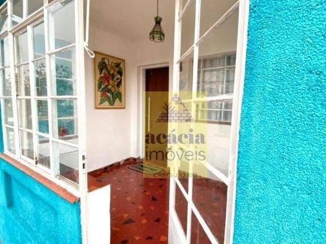 VENDE CASA COM PISCINA E AMPLO LAZER