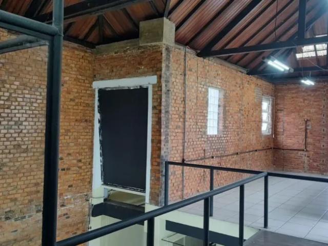 Vende casa comercial podendo ser usado para vários seguimentos