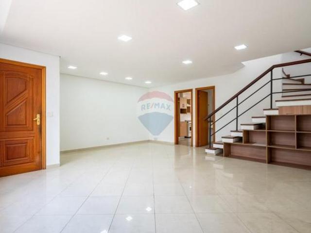 VENDE Casa de Vila em Campo Belo. Um refúgio elegante, com atmosfera acolhedora