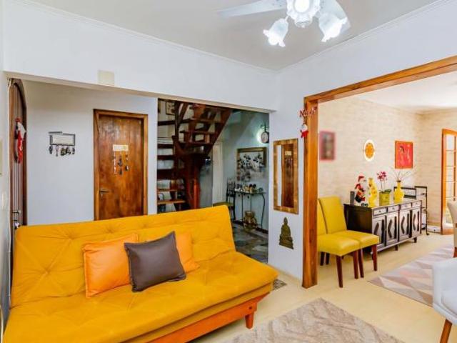 Vende casa em condomínio com 3 dormitórios no bairro Tristeza