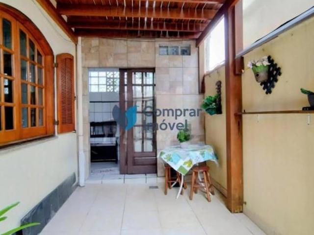 Vende casa em condomínio com 3 dormitórios no bairro Tristeza