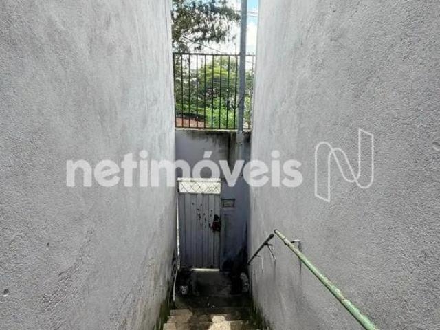 Casa em lote 400m²  à venda no Cachoeirinha, com várias moradias
