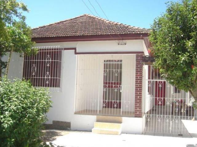 Vende Casa térrea com ótimo pátio Ótima localização próximo do Hospital Conceição, supermercados