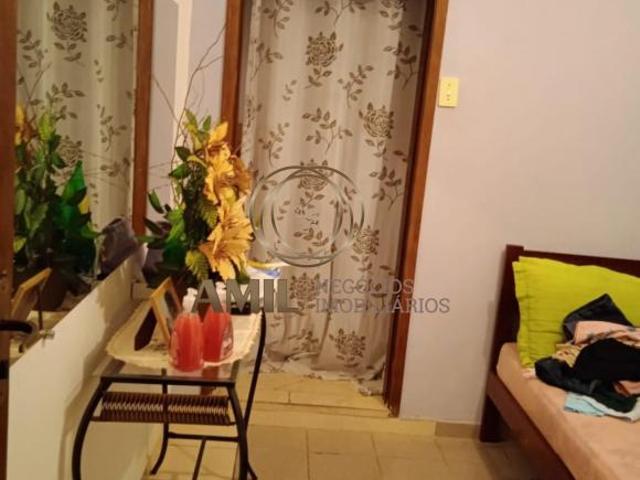 VENDE Casa / 02 dormitórios, 01 suíte / Jardim Santa Inês I / 100m² / 125m² Terreno / São José dos C