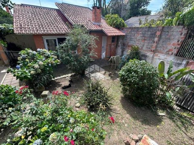 VENDE CASA 4 DORMITÓRIOS COM 2 VAGAS DE GARAGEM PARTENON