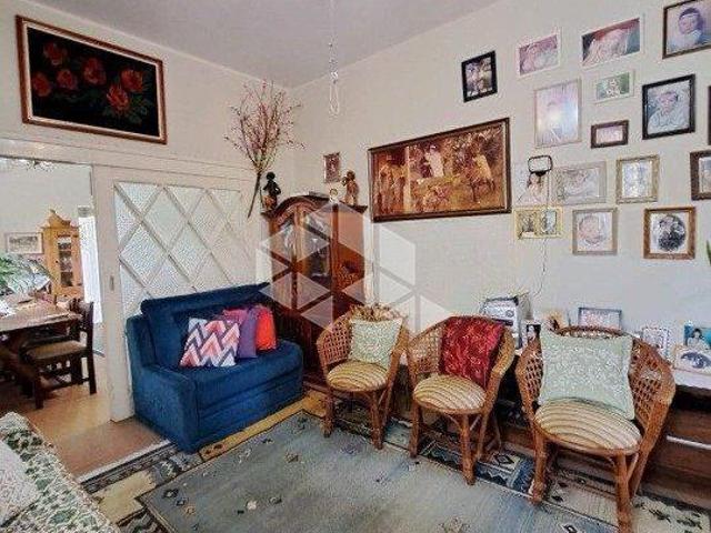 VENDE CASA 4 DORMITÓRIOS E 5 VAGAS DE GARAGEM JD FLORESTA