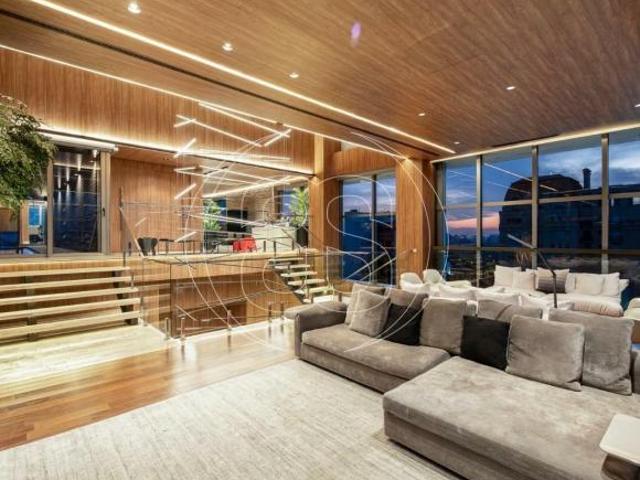 VENDE COBERTURA DUPLEX ALTO PADRÃO! VISTA PARA O PARQUE IBIRAPUERA