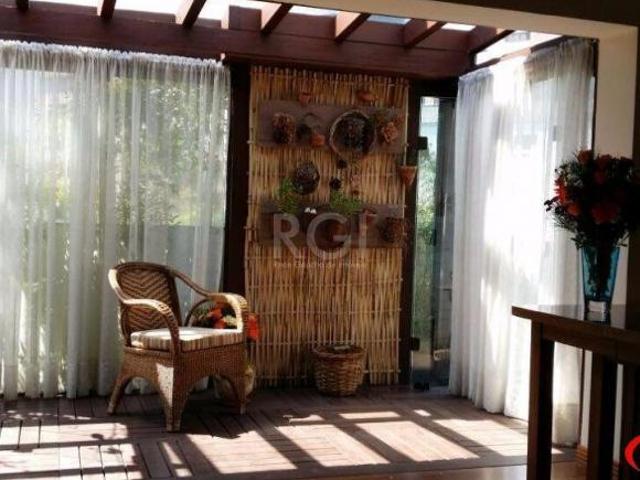 Vende cobertura mobiliada, 3 dormitórios, 3 vagas, Petrópolis