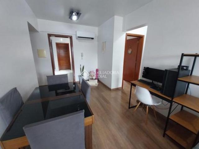 Vende excelente apto semi mobiliado com 2 dormitórios, 68m² de área privativa, bairro Niterói em Ca