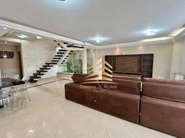 Vende excelente sobrado na Vila Galvão a passos do Lago dos Patos, com 4 dormitórios com 3 suíte 1 e