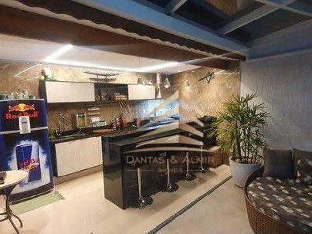 Vende lindo sobrado no Borque Maia com 3 dormitórios e 2 suites